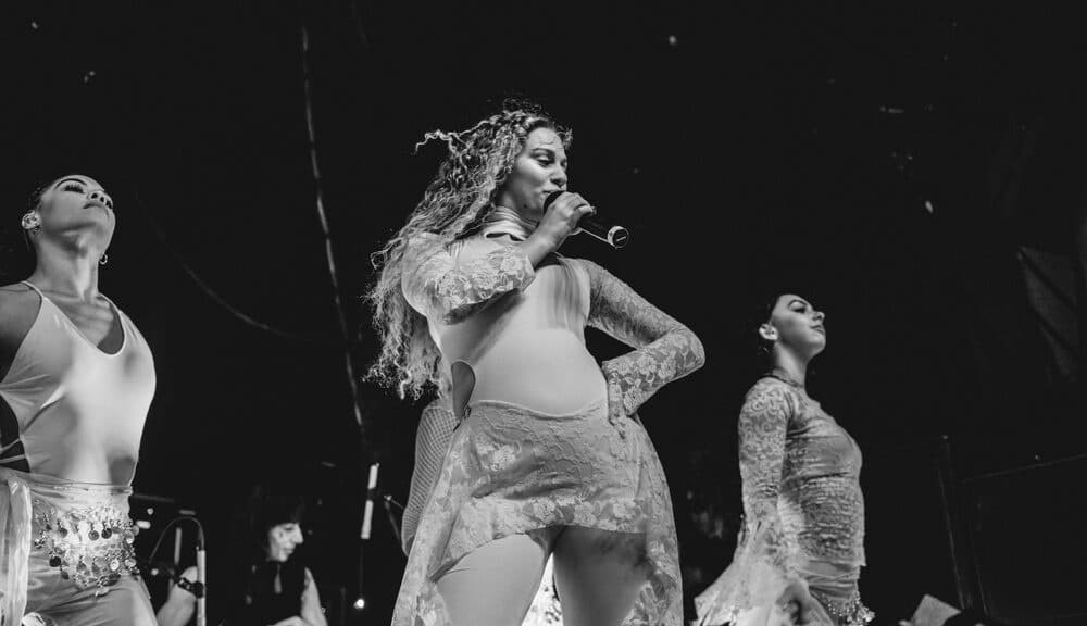 Elyanna Performed In Arabic Alongside Coldplay At Glastonbury 2024 ...